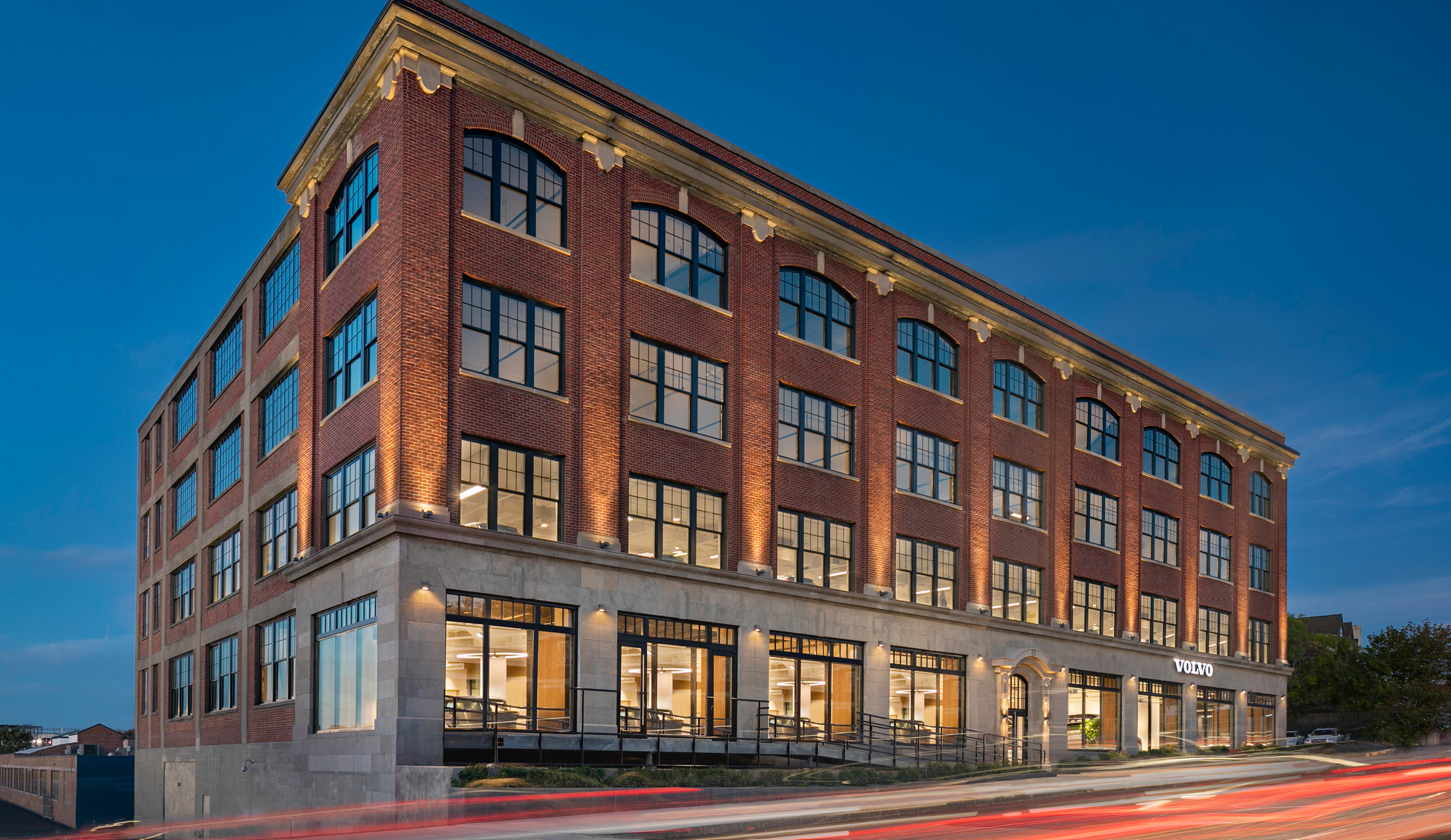 Boston Volvo Village Showroom - Arrowstreet